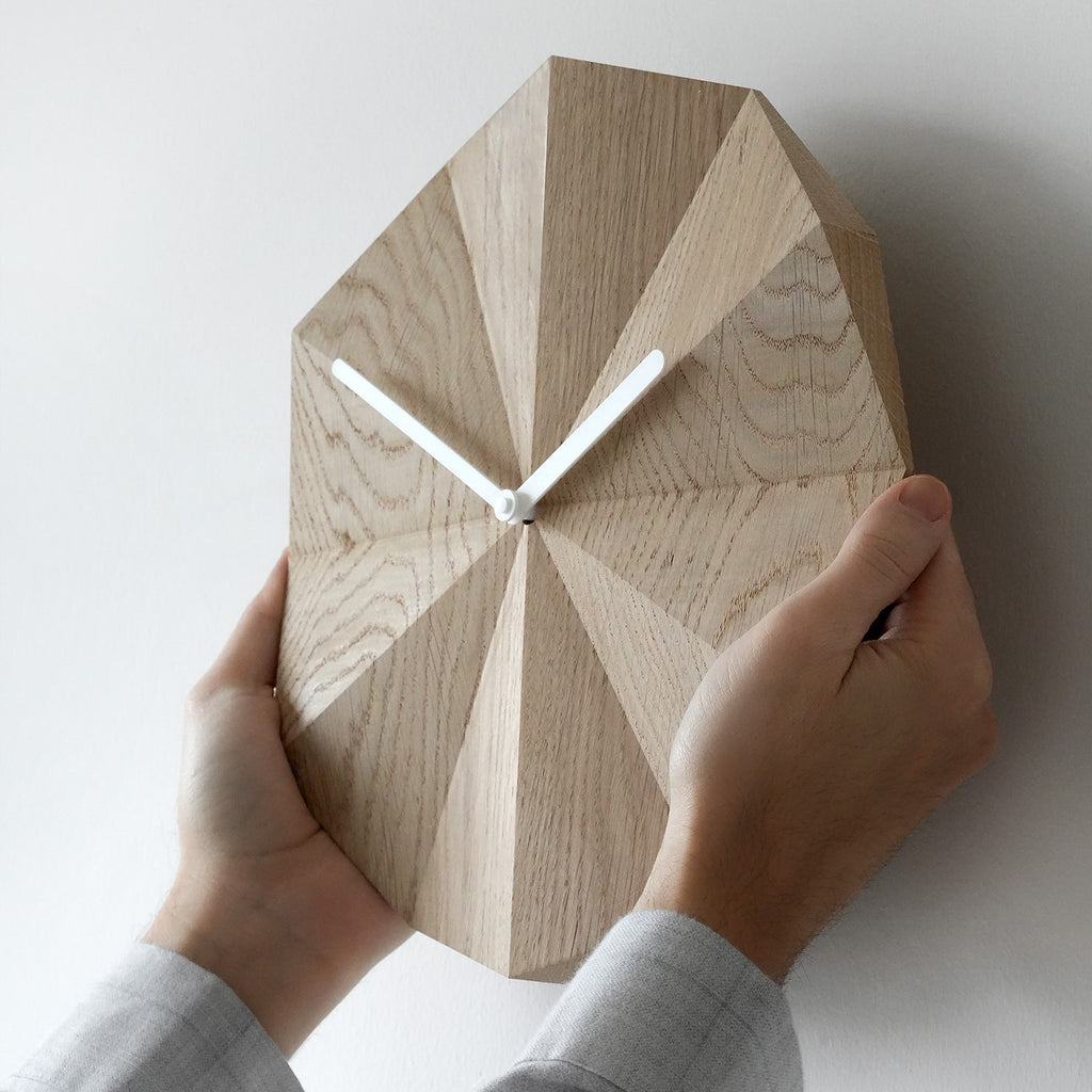 Delta Clock Oak – LAWA DESIGN